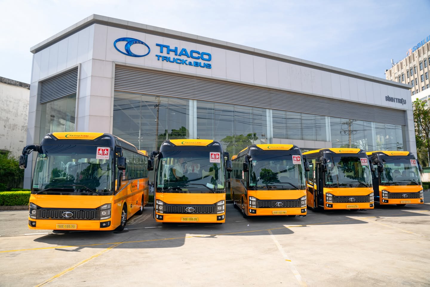 BÀN GIAO LÔ XE GHẾ NGỒI CAO CẤP THACO CRUIZER 81S CHO CÔNG TY CỔ PHẦN ...