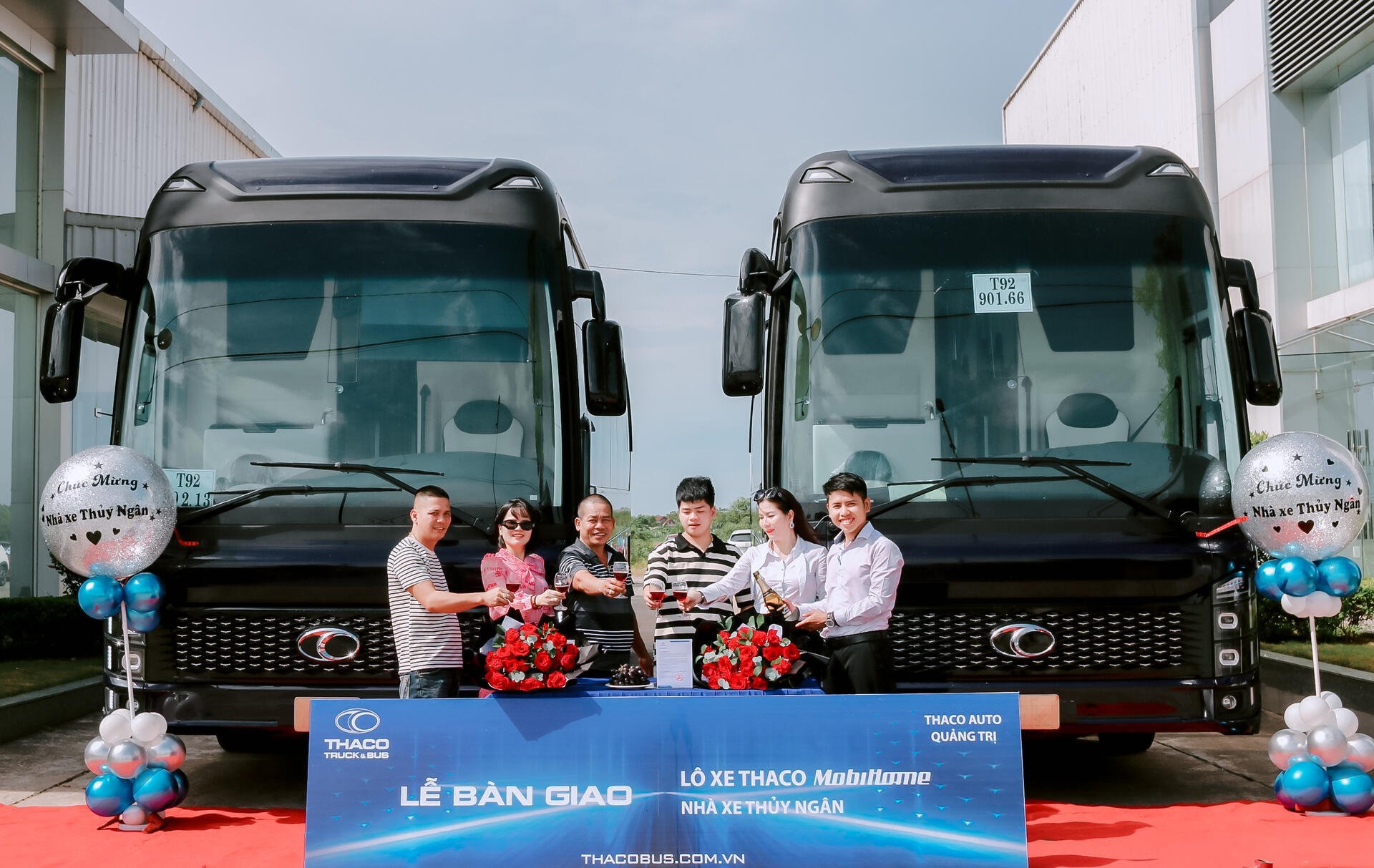 THACO AUTO Quảng Trị bàn giao thành công lô 02 xe Bus THACO Mobihome ...